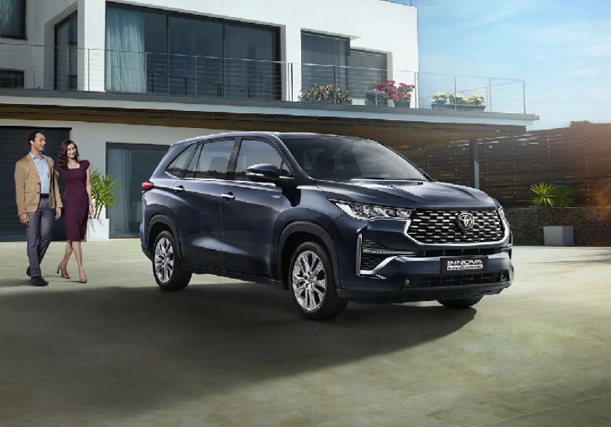 Toyota Innova Hycross Petrol Price, Specifications, Mileage & Images ...