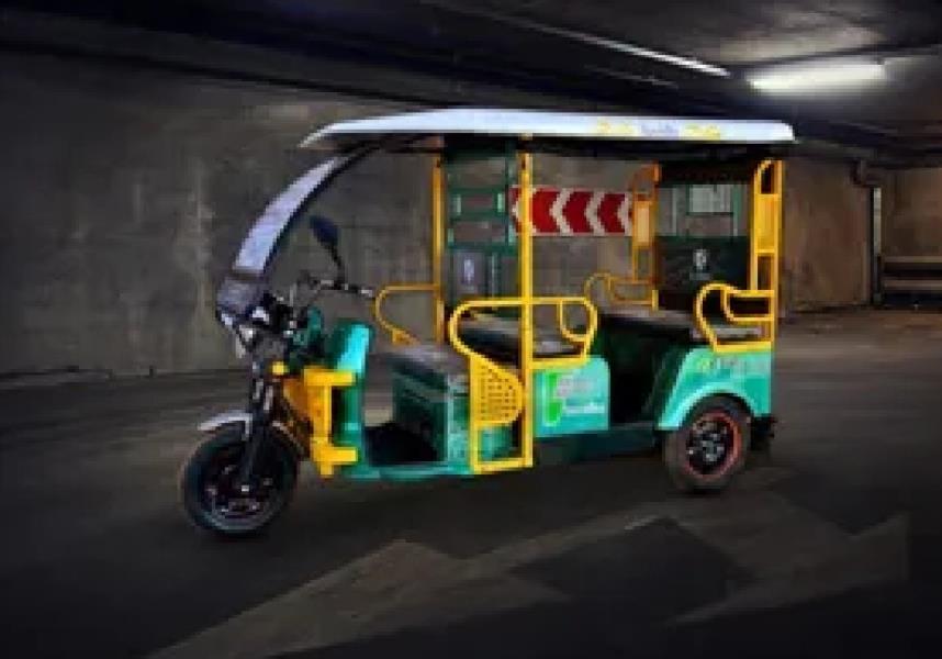 Om Raj Autotech 3 Wheeler auto rickshaw pictures, photos | TrucksBuses.com
