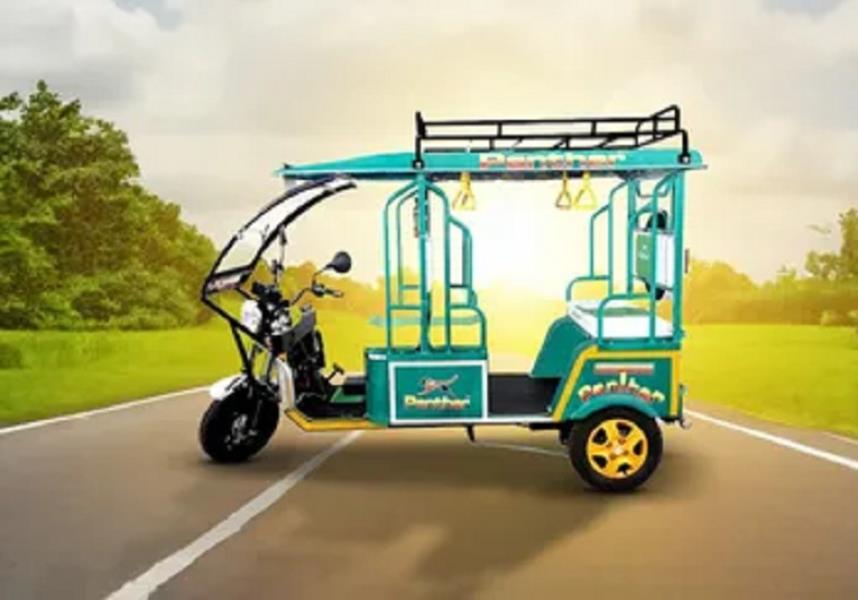 Panther Deluxe 3 Wheeler auto rickshaw features | TrucksBuses.com
